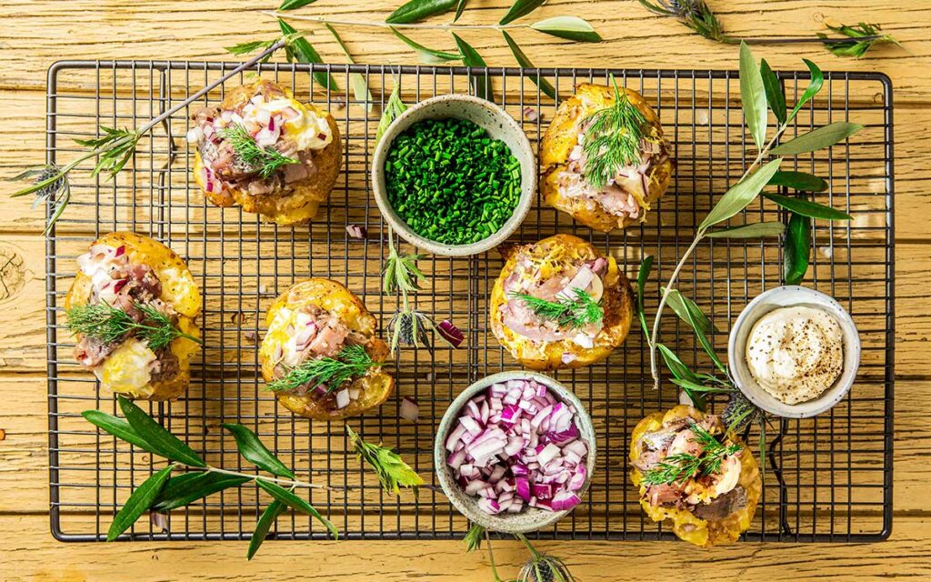 Smashed potatoes med parmesan, brantevik & citronzest | Abba